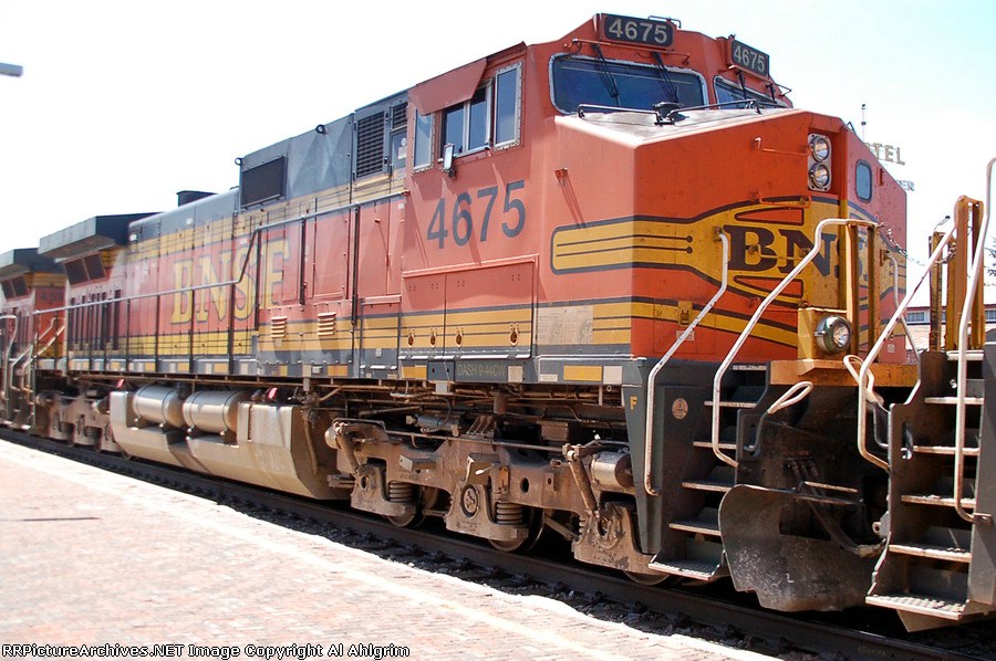 BNSF 4675